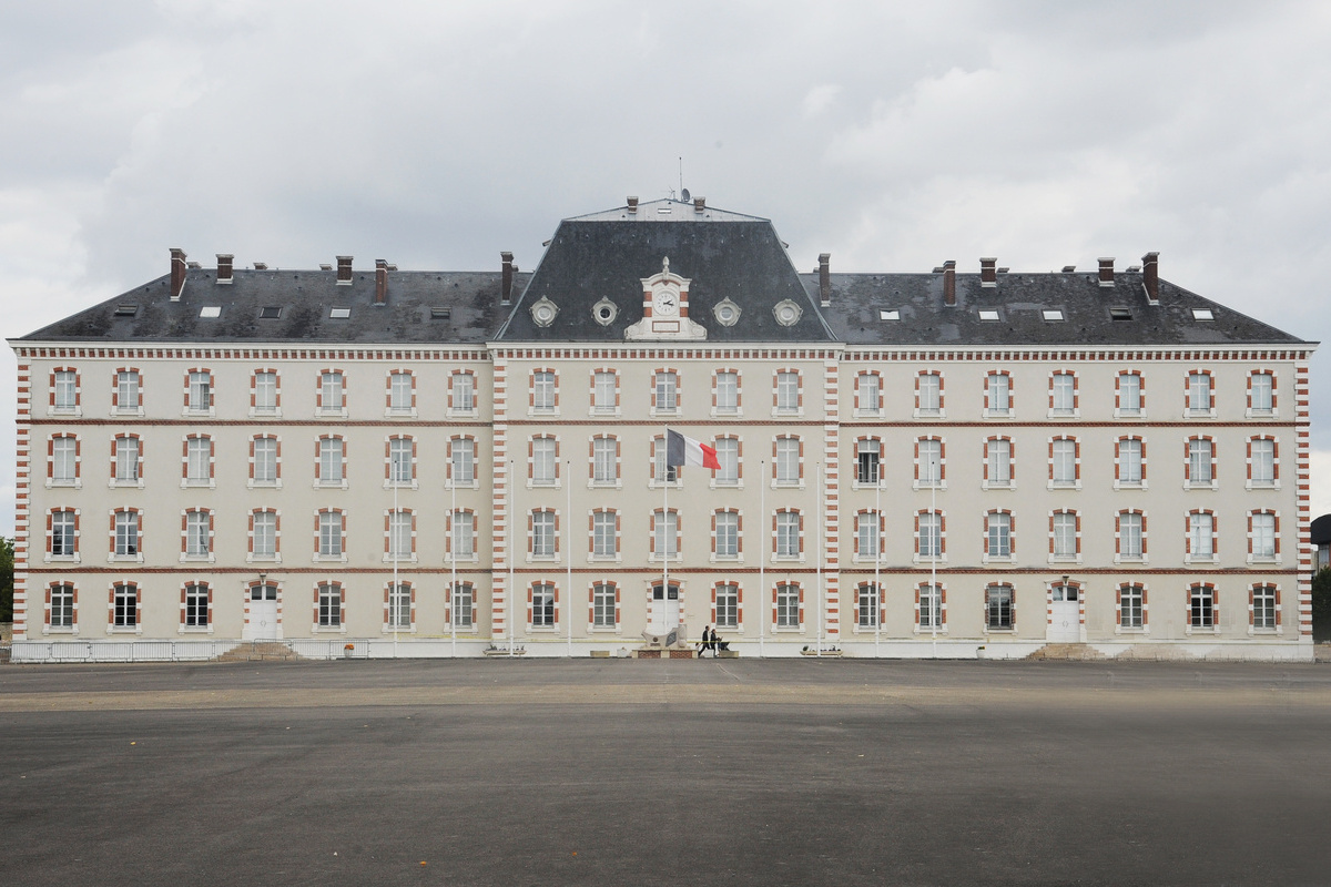 Comment effectuer le retrait de mon titre de séjour à Paris